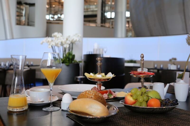 Dresden: Tour of VW's Transparent Factory with breakfast - Key Points