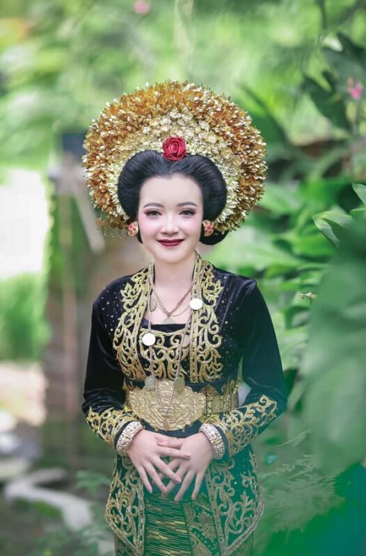 Dress Up Like The King and Queen Of Lombok - The Sum Up