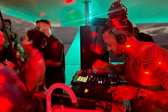 Drinks Inclusive Boat Cruise in the Cayman Islands with a live DJ - What Makes This Cruise Stand Out?