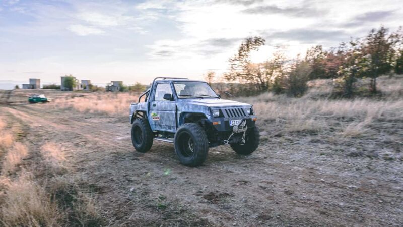 Drive an off-road jeep Daihatsu or Smart for Two - Authenticity and Experience Quality