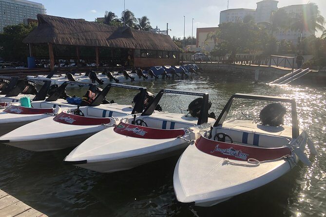 Drive the best speedboat in Cancun and feel the adrenaline. - The Sum Up