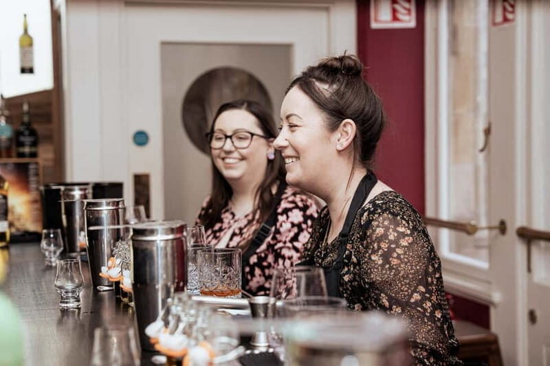 Dublin: Irish Whiskey Museum Whiskey Cocktail Masterclass - An Engaging Introduction to Irish Whiskey Mixology