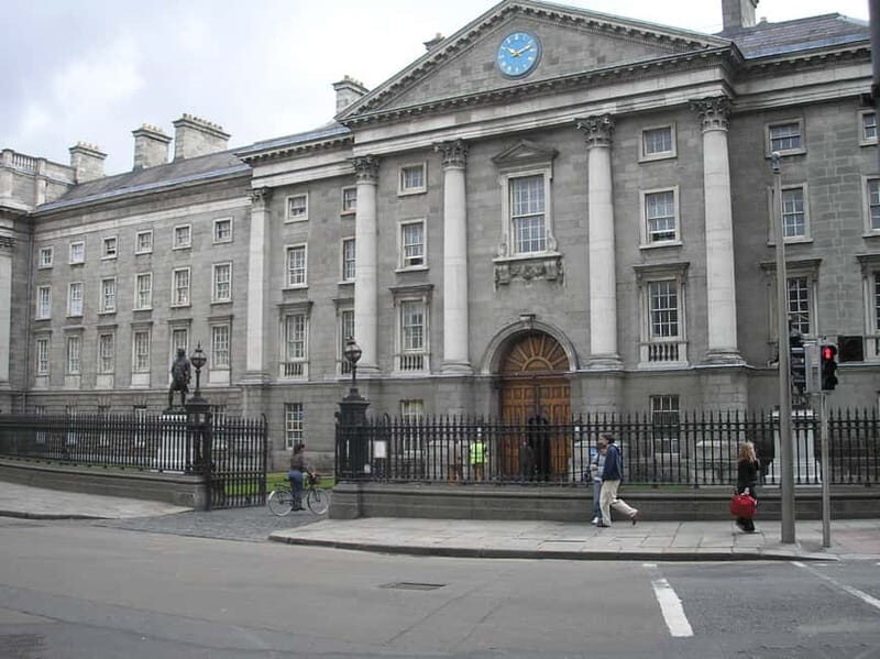 Dublin: Sightseeing Walking Tour in German - Key Points