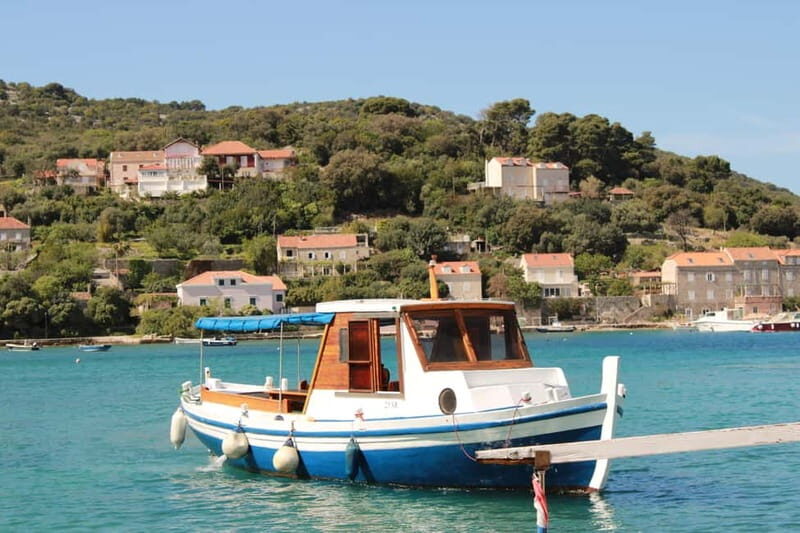 Dubrovnik: Full-Day Blue Cave & Elaphiti Islands Boat Tour - The boat and the group size