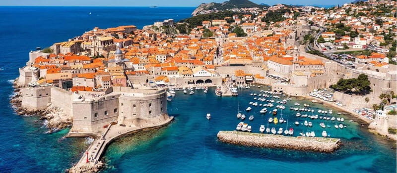 Dubrovnik: Old City Walking Tour with a FREE Polaroid Photo - Inside the Old City: Lore and Landmarks