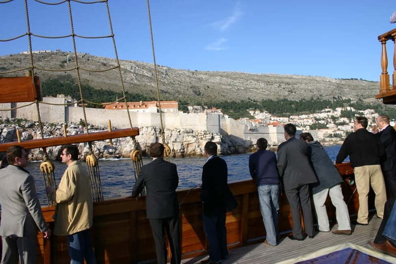 Dubrovnik walking tour and cruise on Karaka ship - A full look at the Dubrovnik walking tour and cruise experience