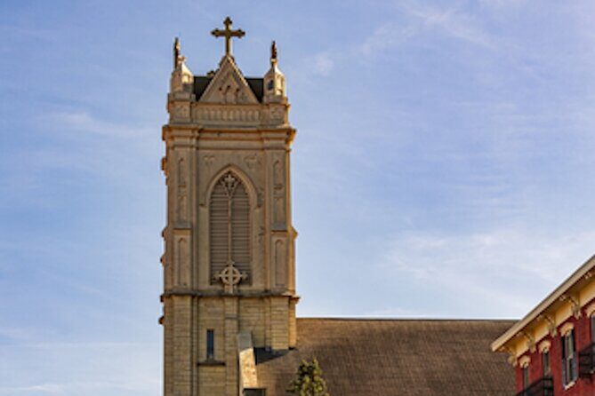 Dubuques Historic Downtown GPS Self Guided Walking Tour - An Easy-Access Introduction to Dubuque