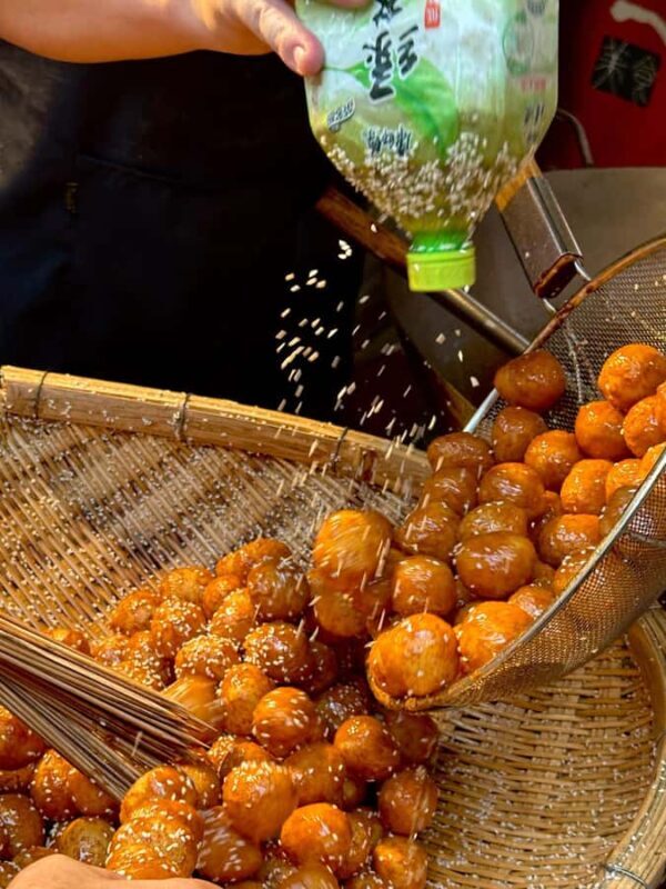 Dujiangyan: Evening Lantern Tour with Local Food - Key Points