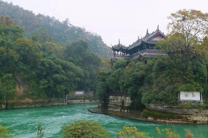 Dujiangyan Irrigation and Qingcheng Mountain Private Day Tour from Chengdu - A Taste of Sichuan: Lunch Break