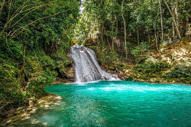 Dunns River Falls and Blue Hole Ocho Rios - Key Points