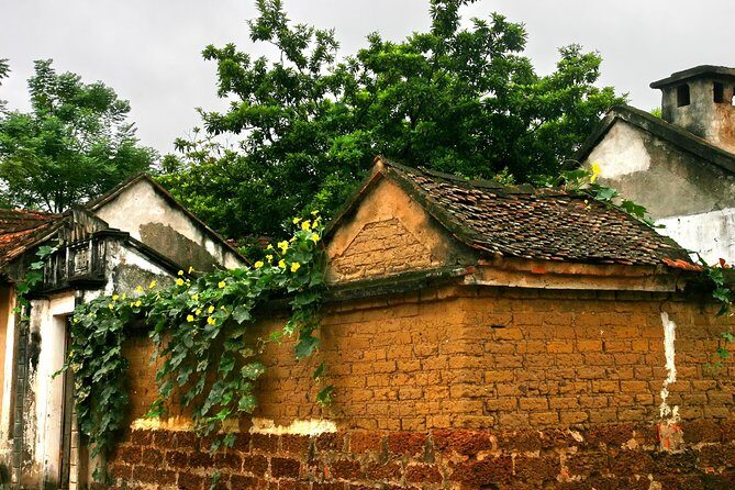Duong Lam Ancient Village full day tour from Hanoi & experiencing local life - Who Should Consider This Tour?