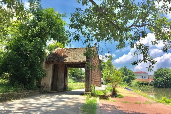 Duong Lam Ancient Village & Thay Pagoda Private Cultural Day Trip - Introduction