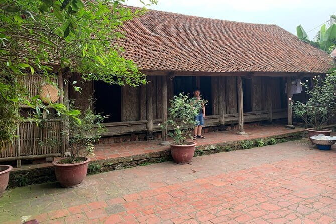 Duong Lam Ancient Village & Thay Pagoda Private Cultural Day Trip - Key Points