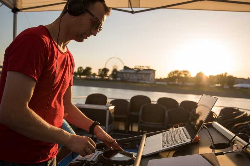 Düsseldorf: 2-Hour Evening Rhine River Cruise with Live DJ - Who Is This Cruise Best Suited For?