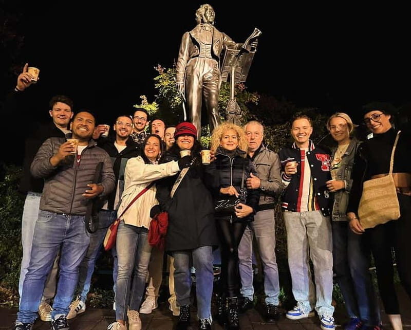 Düsseldorf Bachelor(ette) Premium Tour with Night PubCrawl - Key Points