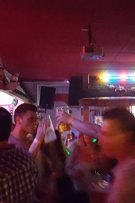 Düsseldorf Bachelor(ette) Premium Tour with Night PubCrawl - What About the Social Scene and Atmosphere?