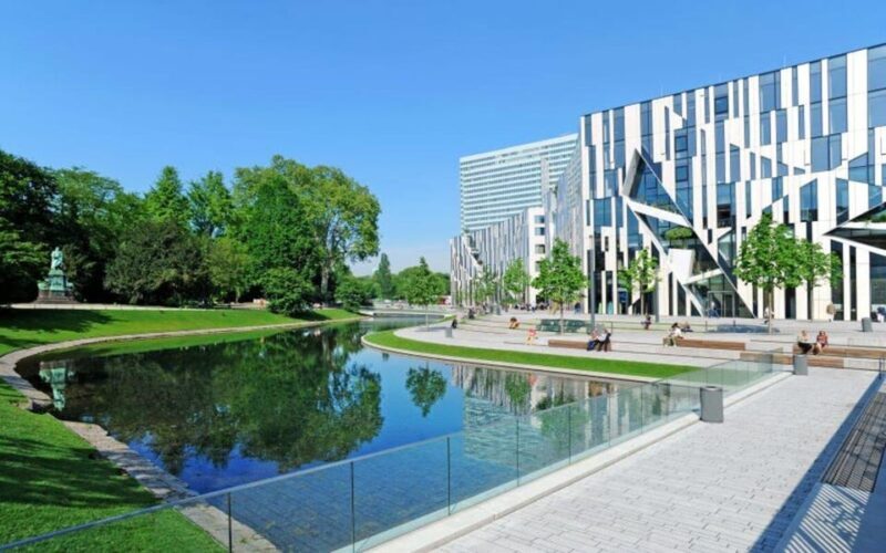 Düsseldorf: In a nutshell - the 60 minutes tour - Break down of the Itinerary
