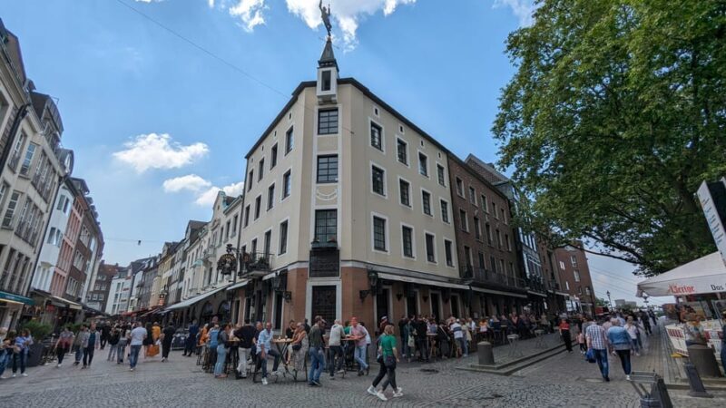 Düsseldorf: Tipping based - Old Town Walking Tour - Deep Dive into the Itinerary