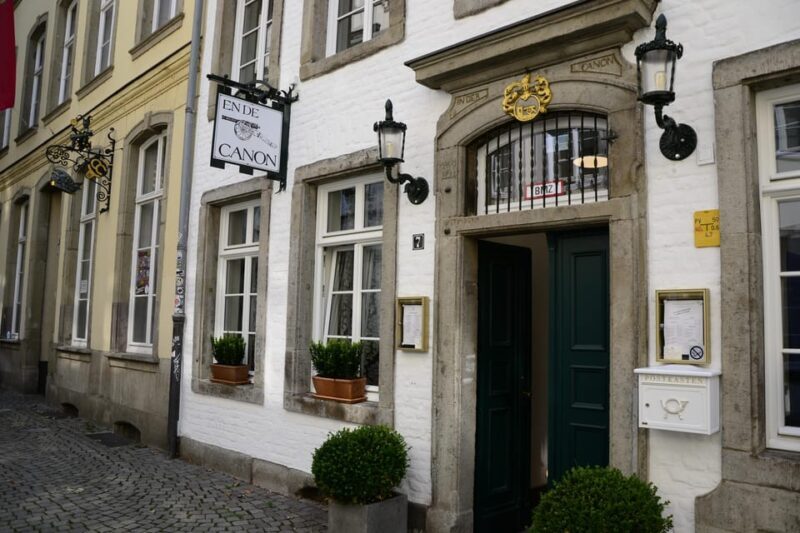 Düsseldorf walk: The Old Town and a charming market square - Who is This Tour Best For?