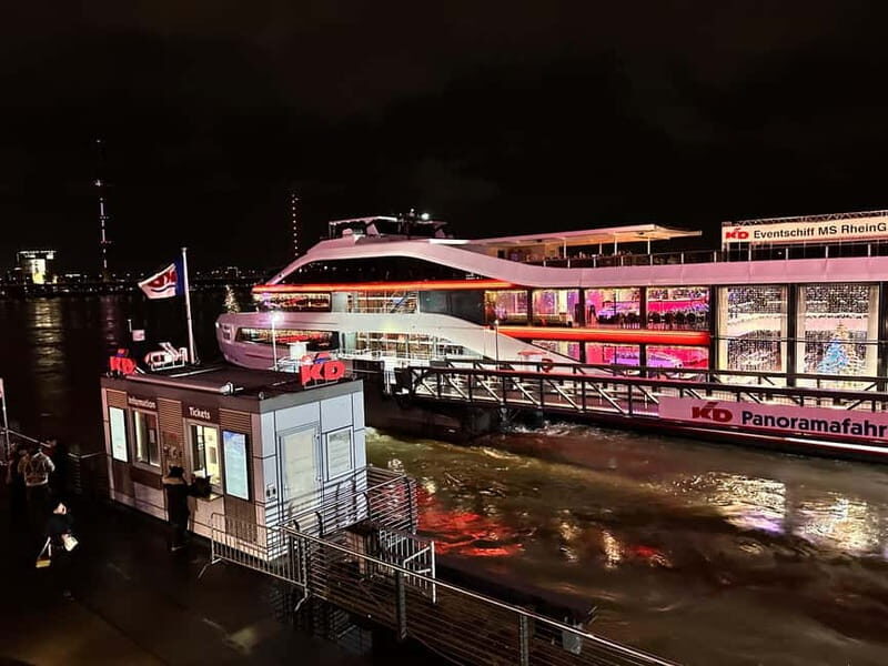 Düsseldorf: Winter Afternoon Boat Cruise on the Rhine - An Enjoyable Water Getaway in the Heart of Düsseldorf