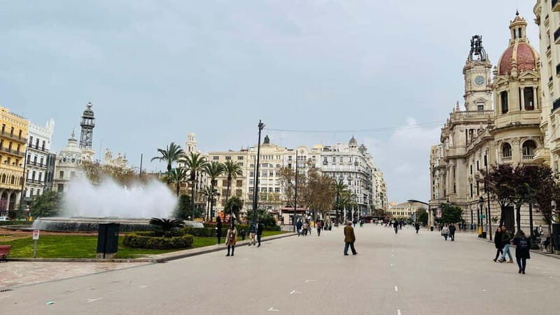 Dutch-Style Bike Tour in Valencia with a Flavourful Surprise - Detailed Breakdown of the Itinerary