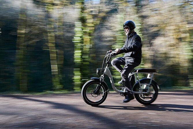 E-bike Rental - 3 hour along the shoreline Bike Path - Who Will Get the Most Out of This Experience?