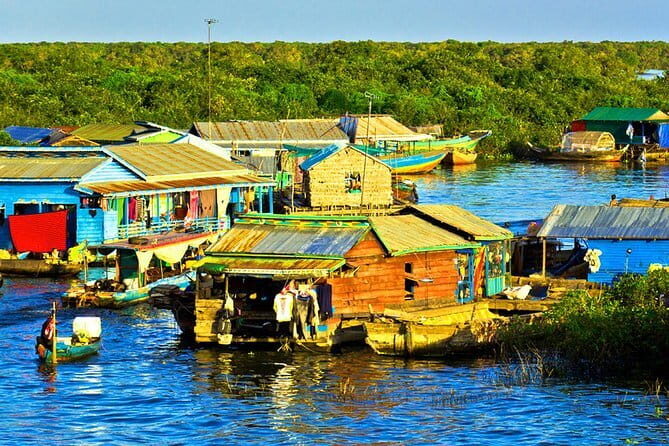 E-BIKE RIDE TO VISIT FLOATING VILLAGE (30-35 km) - Riding the Electric Bike: Comfort and Safety