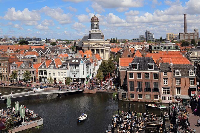 e-Scavenger hunt Leiden: Explore the city at your own pace - The Downside: Outdated Questions and Language