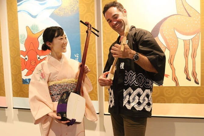 Easy for everyone! Now you can play handmade mini shamisen and show off to everyone! Musical instruments, sweets and live music - Practical Details and Logistics
