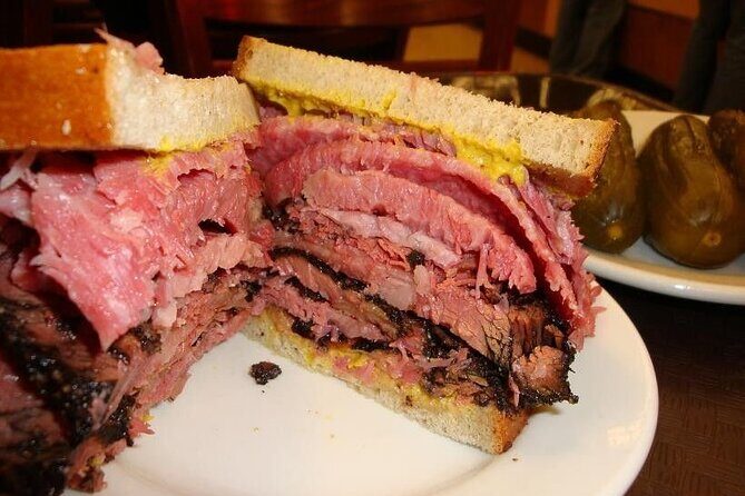 Eat 4 New York Foods and See 30 Sights Walking Tour - Detailed Breakdown of the Itinerary