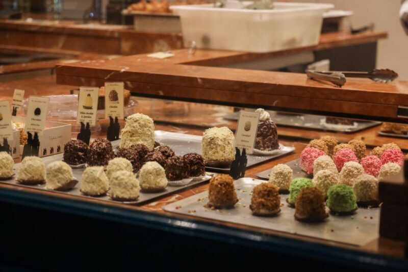 Eating London: Heart Of 'The City' Food Tour - The Guided Tour and Group Size