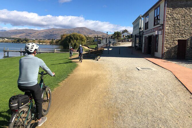 ebike tour lake Dunstan wine tasting - Discovering Wine and Wheels Near Wanaka: A Review of the Lake Dunstan E-Bike Wine Tour