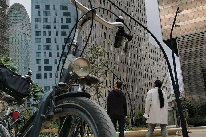 Eco-friendly Barcelona Bike Tour from a Local Perspective - Exploring Barcelona on Two Wheels
