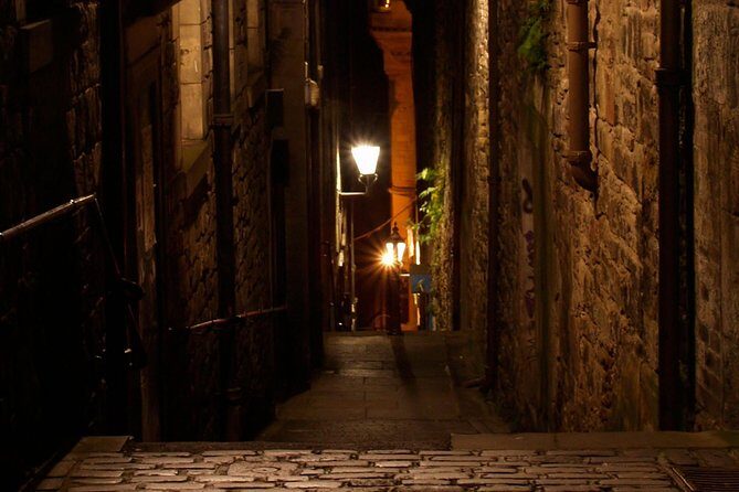 Edinburgh 2 Hour Nighttime Ghost Tour Italian Tour Guide - Final Thoughts: Who Will Enjoy This Tour?