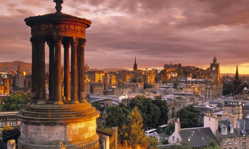 Edinburgh: 3-Hour Historical Walking Tour in Spanish - A detailed look into the experience