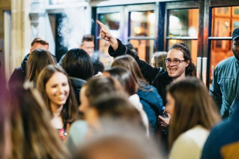 Edinburgh: 7 Bar Pub Crawl with 7 Shots & Discounts - Key Points