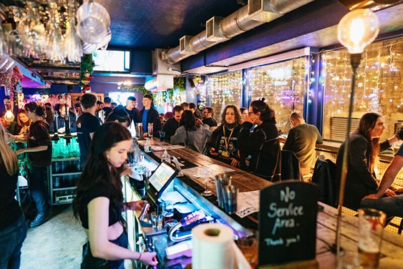 Edinburgh: 7 Bar Pub Crawl with 7 Shots & Discounts - Practical Tips for Participants
