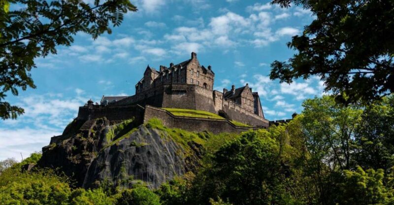 Edinburgh: Capture the most Photogenic Spots with a Local - Authentic Stories and Guide Expertise