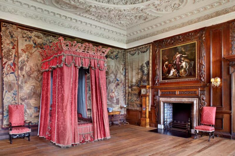 Edinburgh: Castle Guided Tour & Holyrood Palace Ticket - A Deep Dive into the Tour Experience