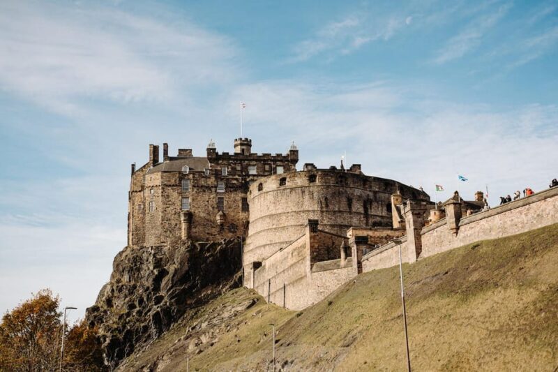 Edinburgh Castle: VIP Early Access & Royal Mile & Holyrood - Key Points