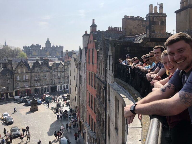 Edinburgh: Comedy Walking Tour with Professional Comedian - Key Points