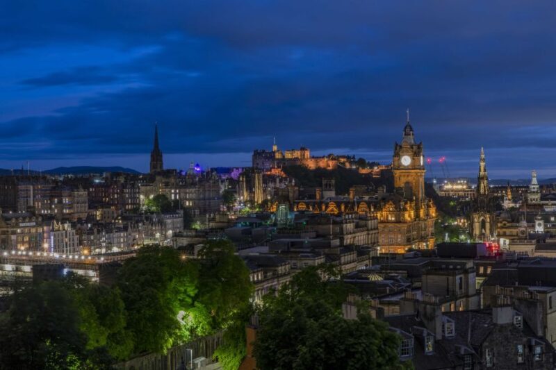 Edinburgh: Dark Secrets of the Old Town Ghost Walking Tour - The Guides and Their Stories: What Sets This Tour Apart