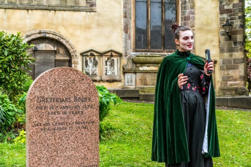 Edinburgh: Evening Underground Ghost Tour - Guides: The Heart of the Experience