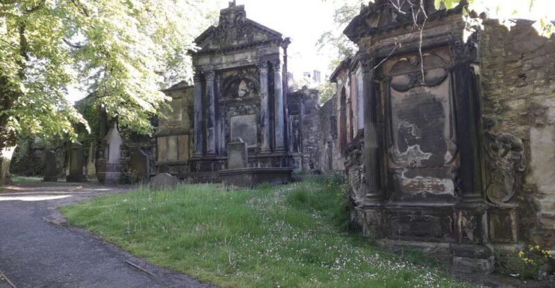 Edinburgh: Greyfriars Kirkyard Tour - An In-Depth Look at the Greyfriars Kirkyard Tour