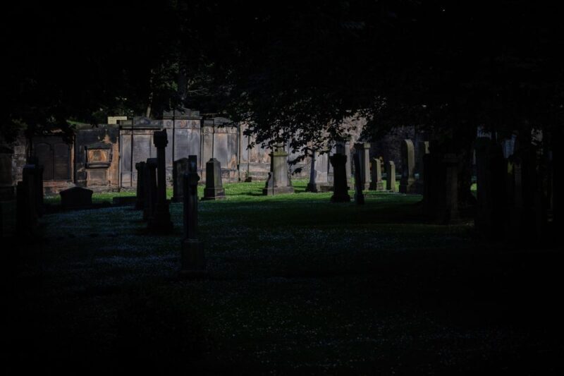 Edinburgh: Guided Ghost Walking Tour in Spanish - A Detailed Look at the Tour Experience