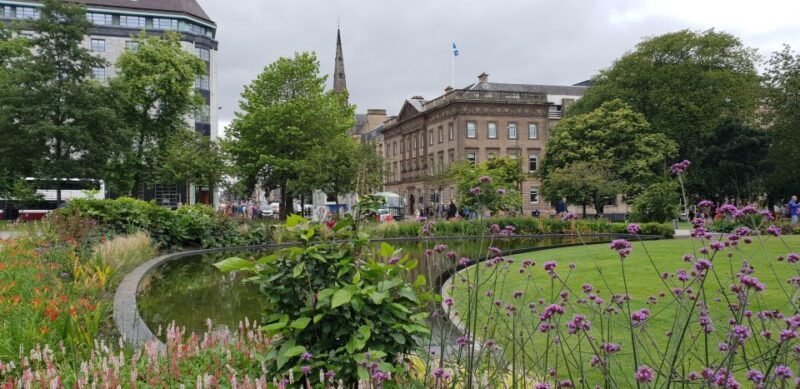 Edinburgh: Guided Tour in French - Key Points