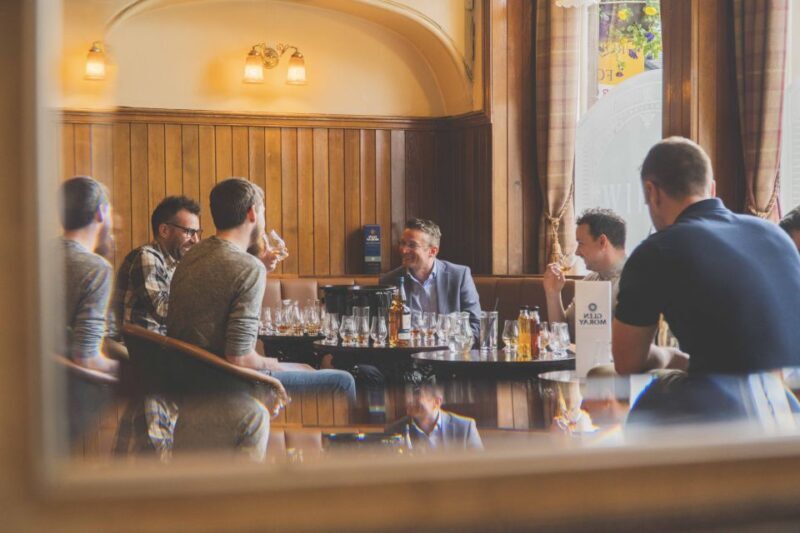 Edinburgh: Guided Whisky Tasting & Walking Tour - Key Points