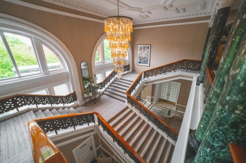 Edinburgh: Magic show, with famous magician, in luxury hotel - An Overview of the Edinburgh Magic Show