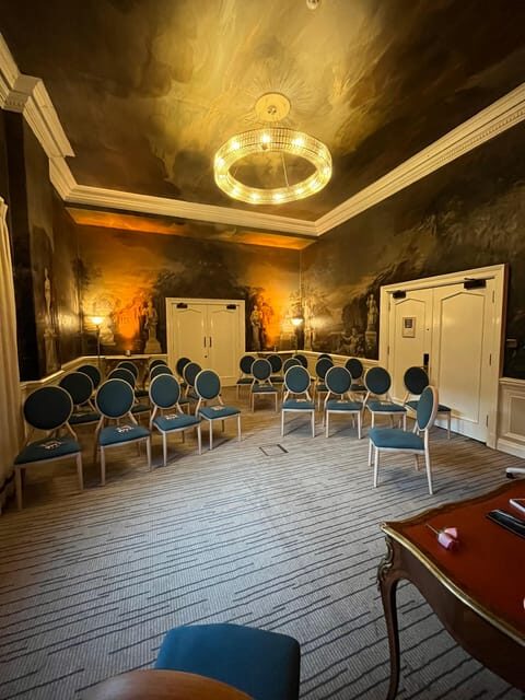 Edinburgh: Magic show, with famous magician, in luxury hotel - FAQ