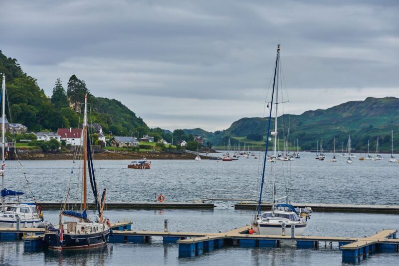 Edinburgh: Oban, Kilchurn Castle & Inveraray Tour in Spanish - Key Points
